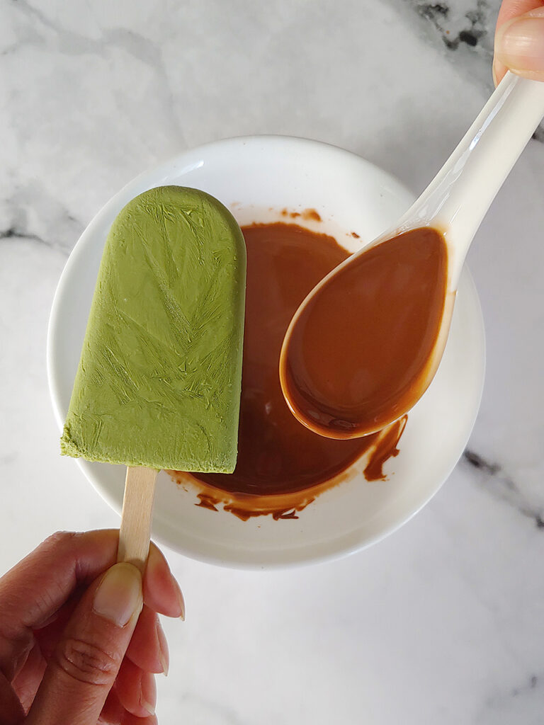 Chocolate Dipped Matcha Coconut Popsicles - Cook with Chopsticks